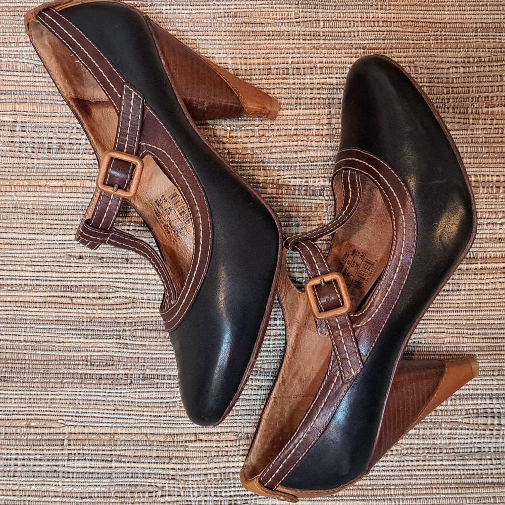 Fossil Leather T-Strap Shoes - Gem